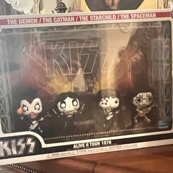 Kiss | Toys | Kiss Action Figure Set With Black And White Costumes ...